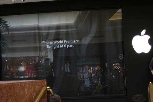 June 29, 2007: Waiting at the San Francisco and Cincinnati Apple Stores ...