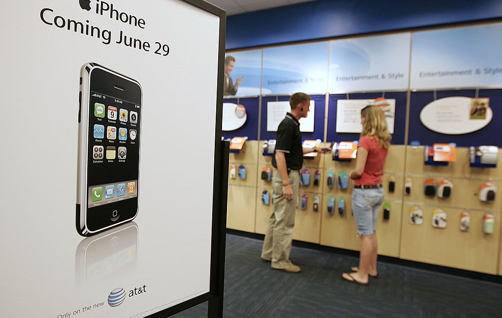 With iPhone, Apple showed AT&T and Verizon who’s boss - Ars Technica