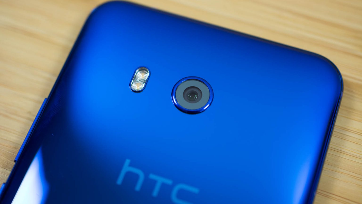 HTC U11 review: A fragile, squeezable flagship - Ars Technica