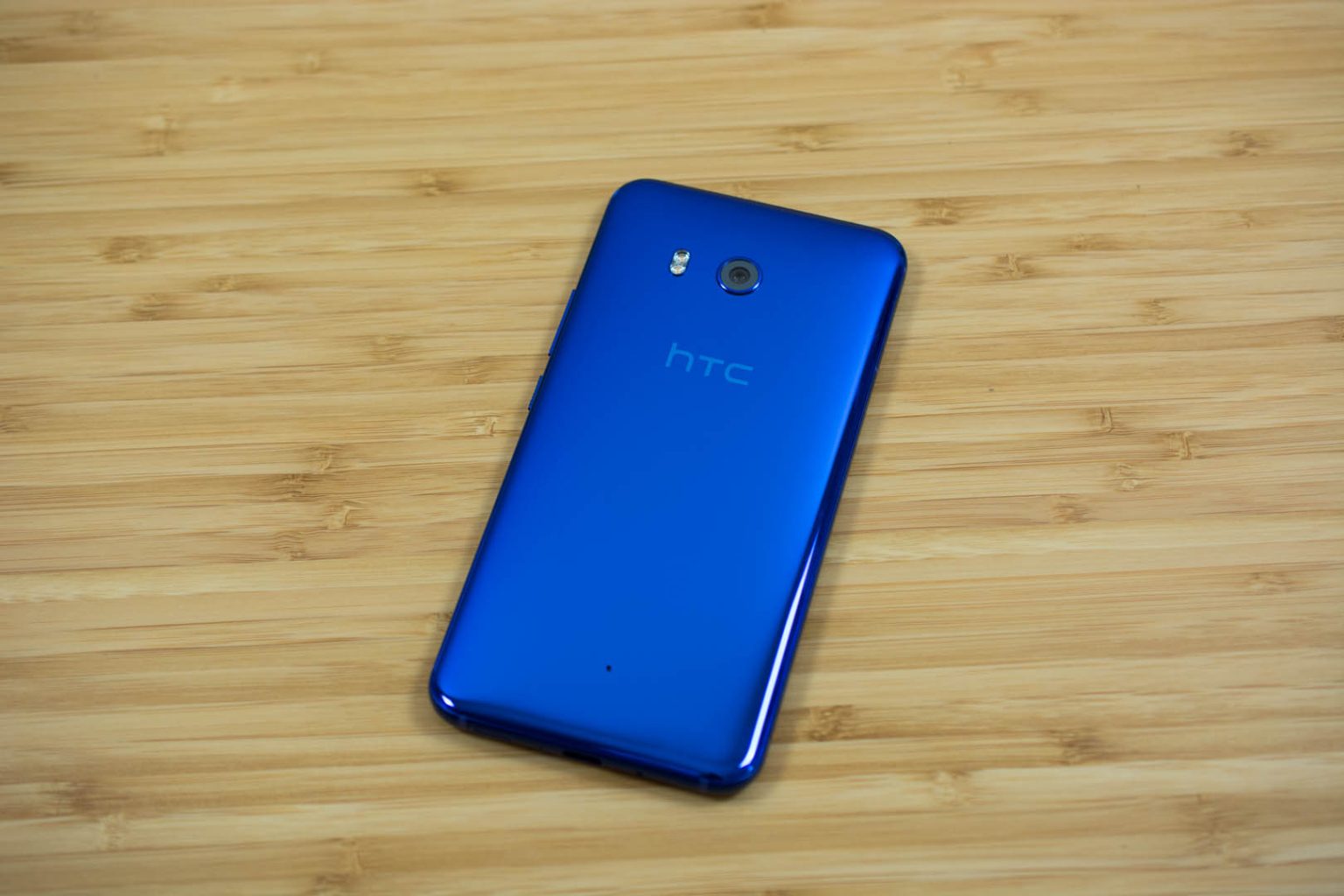 HTC U11 review: A fragile, squeezable flagship - Ars Technica