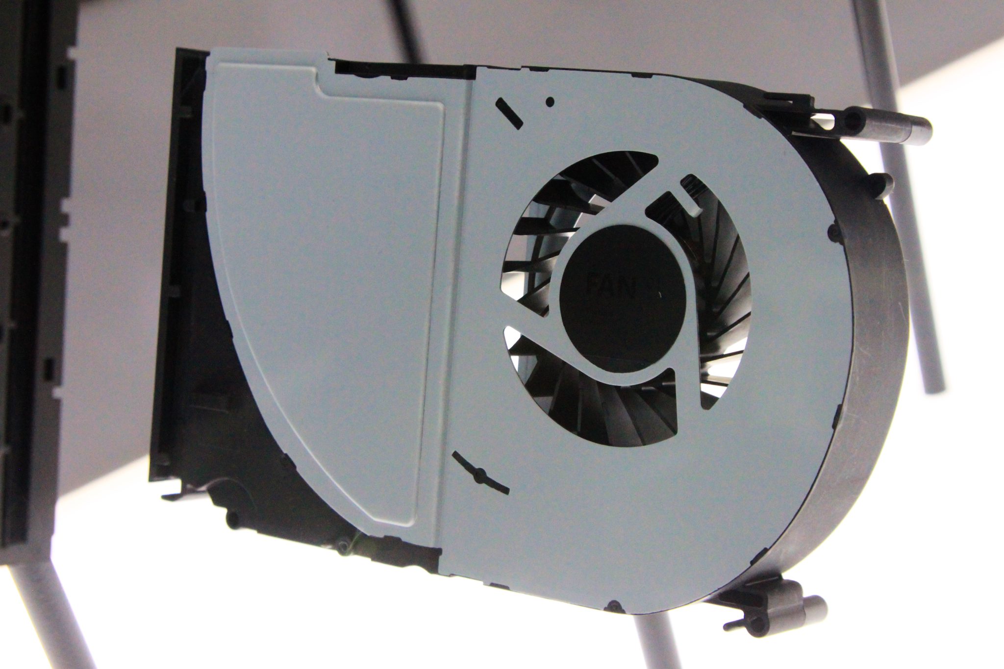 Gallery: Our first up-close look at one Xbox One X… box - Ars Technica