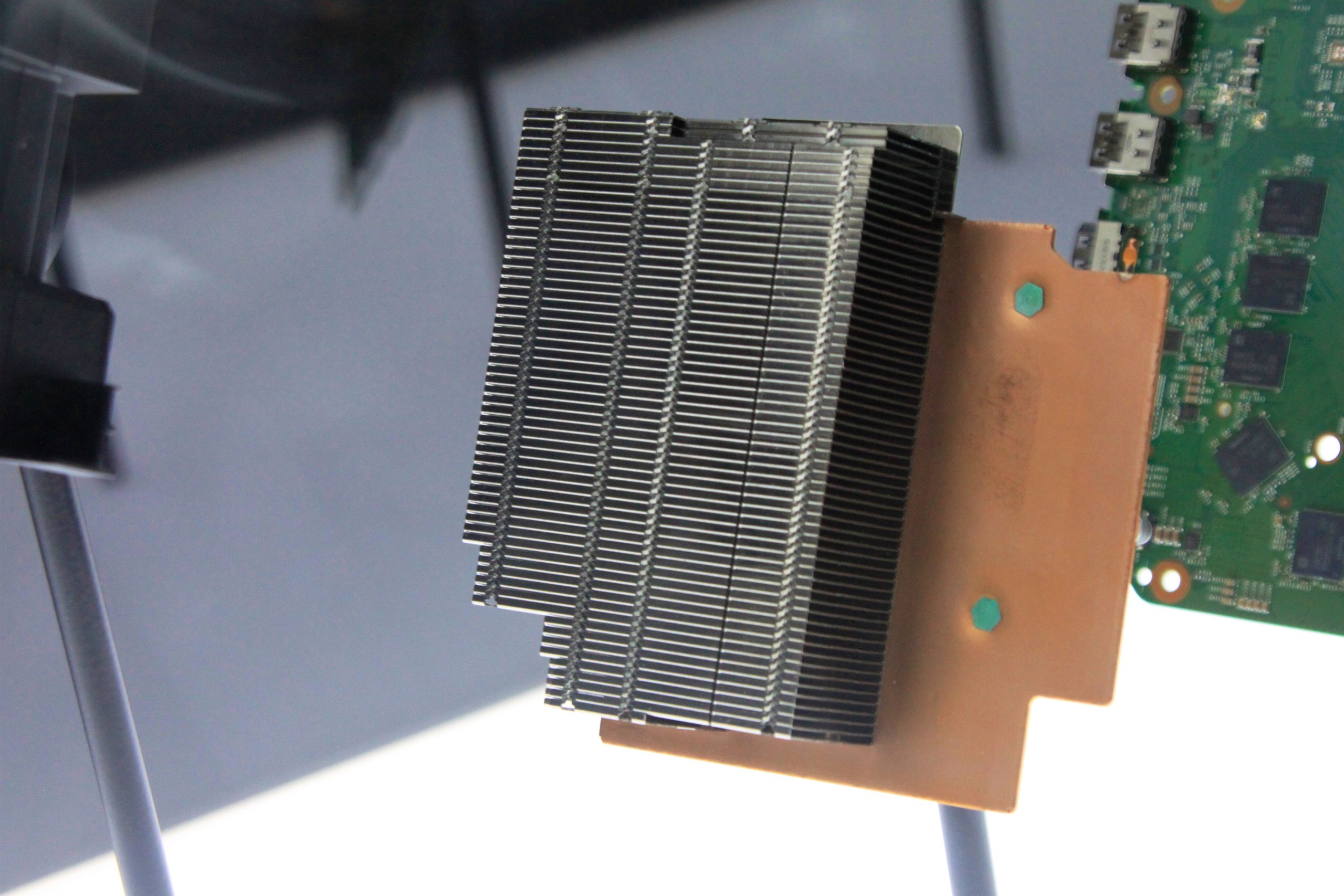 Gallery: Our first up-close look at one Xbox One X... box - Ars Technica