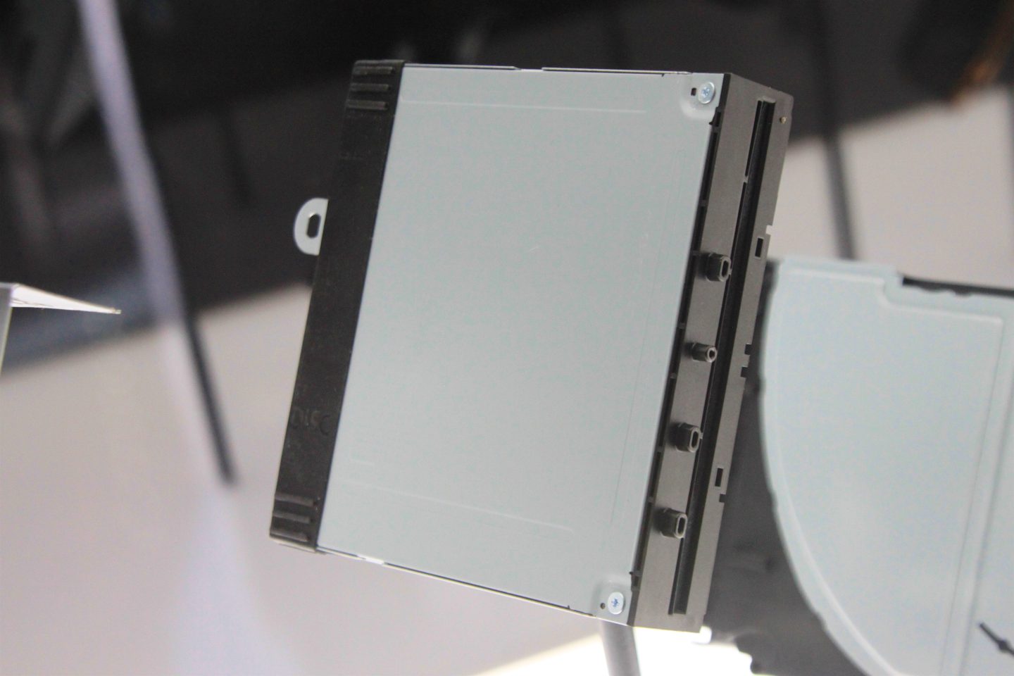 Gallery: Our first up-close look at one Xbox One X… box - Ars Technica