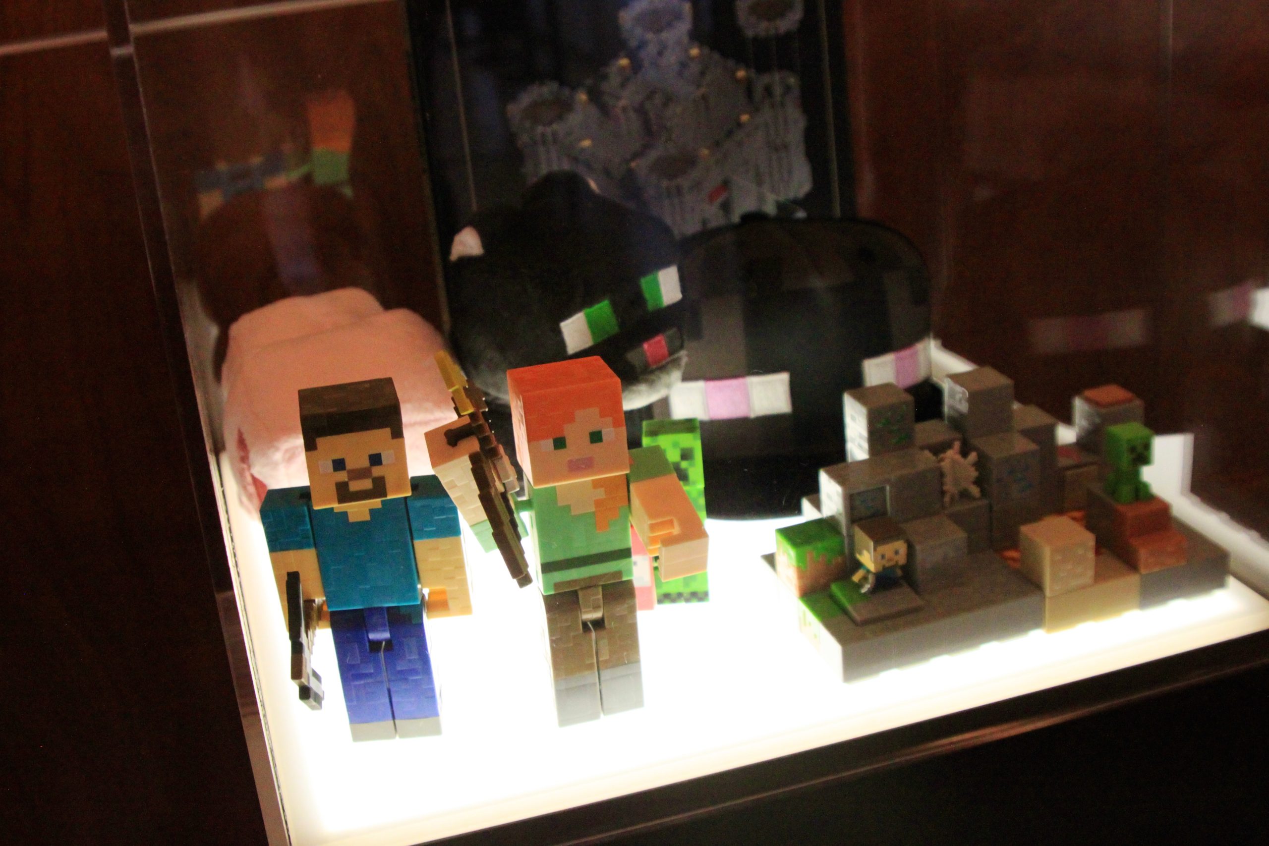 Gallery: Our first up-close look at one Xbox One X… box - Ars Technica