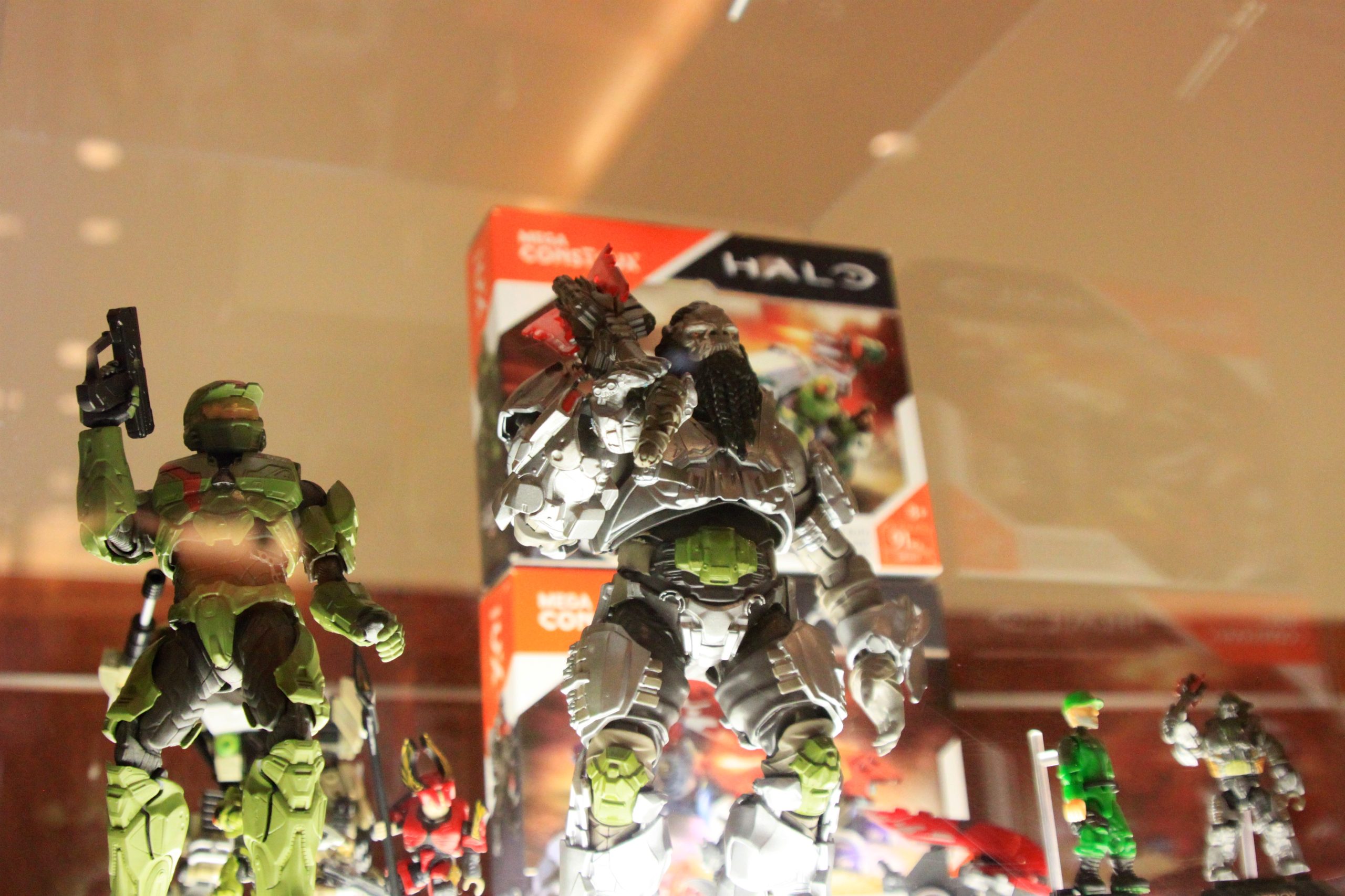 Gallery: Our first up-close look at one Xbox One X… box - Ars Technica