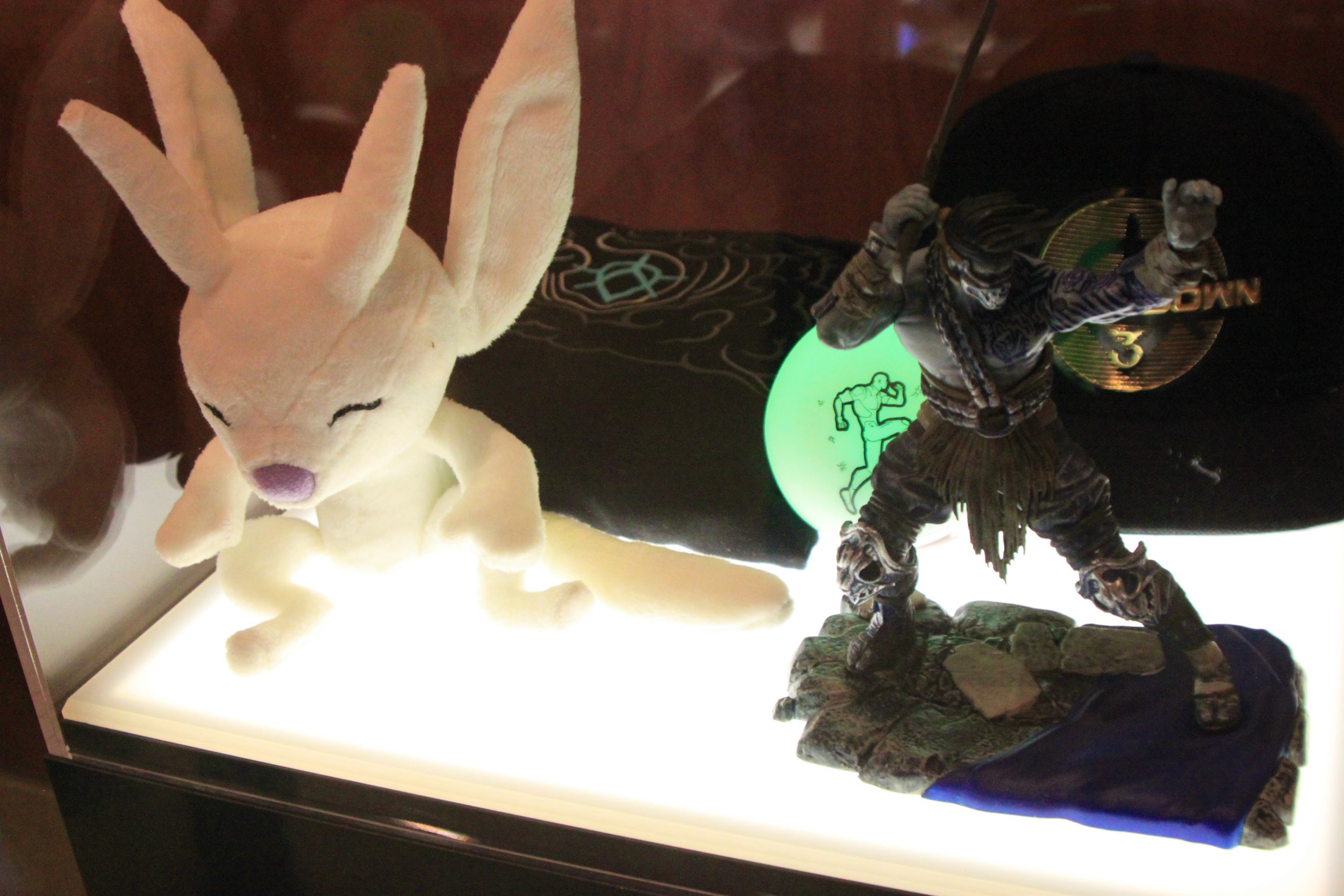 Gallery: Our first up-close look at one Xbox One X… box - Ars Technica