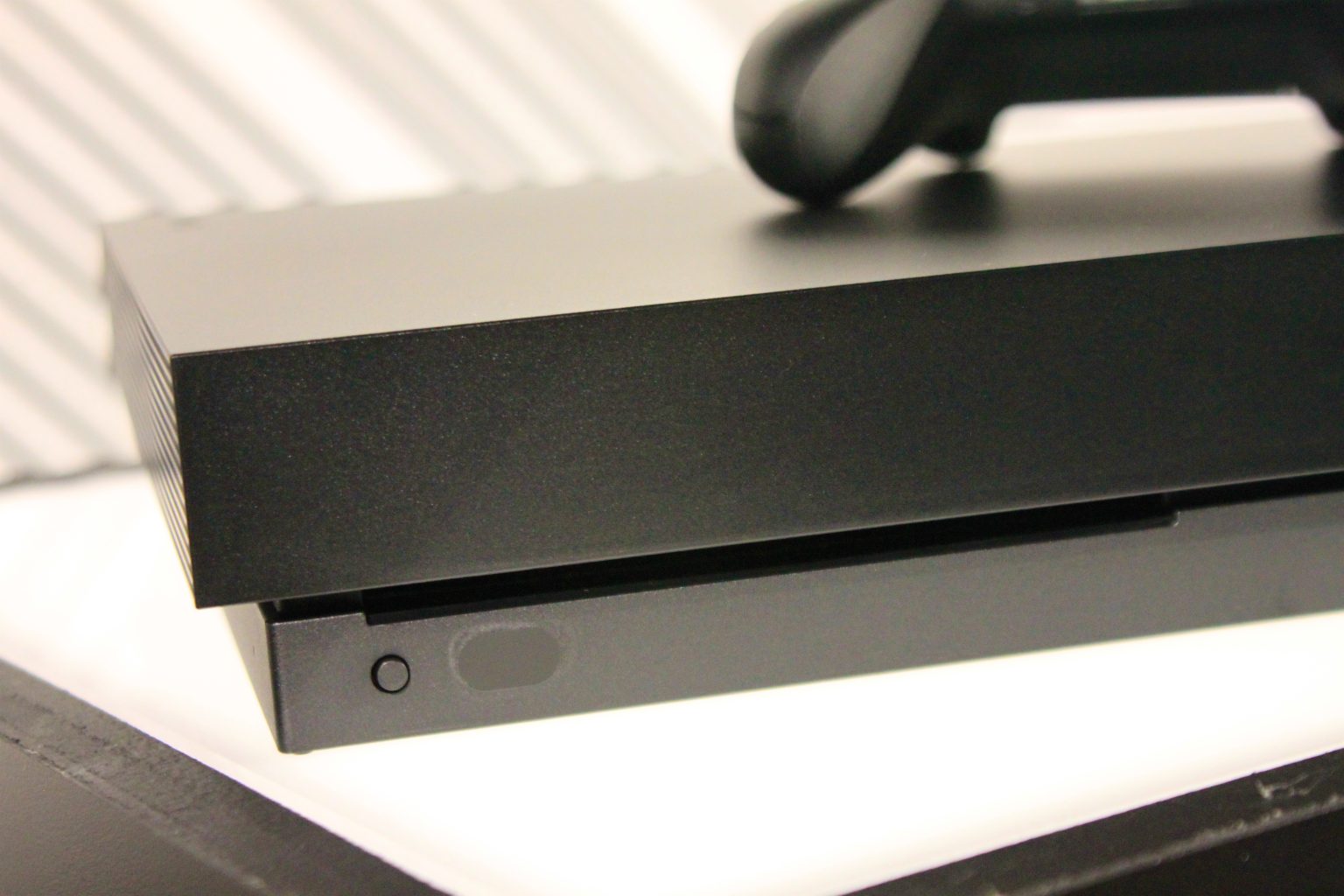 Gallery: Our first up-close look at one Xbox One X... box - Ars Technica