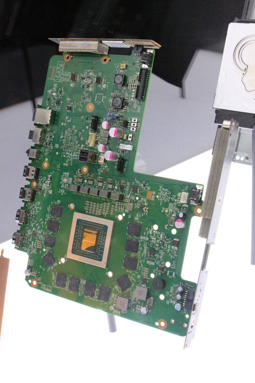 Gallery: Our first up-close look at one Xbox One X… box - Ars Technica