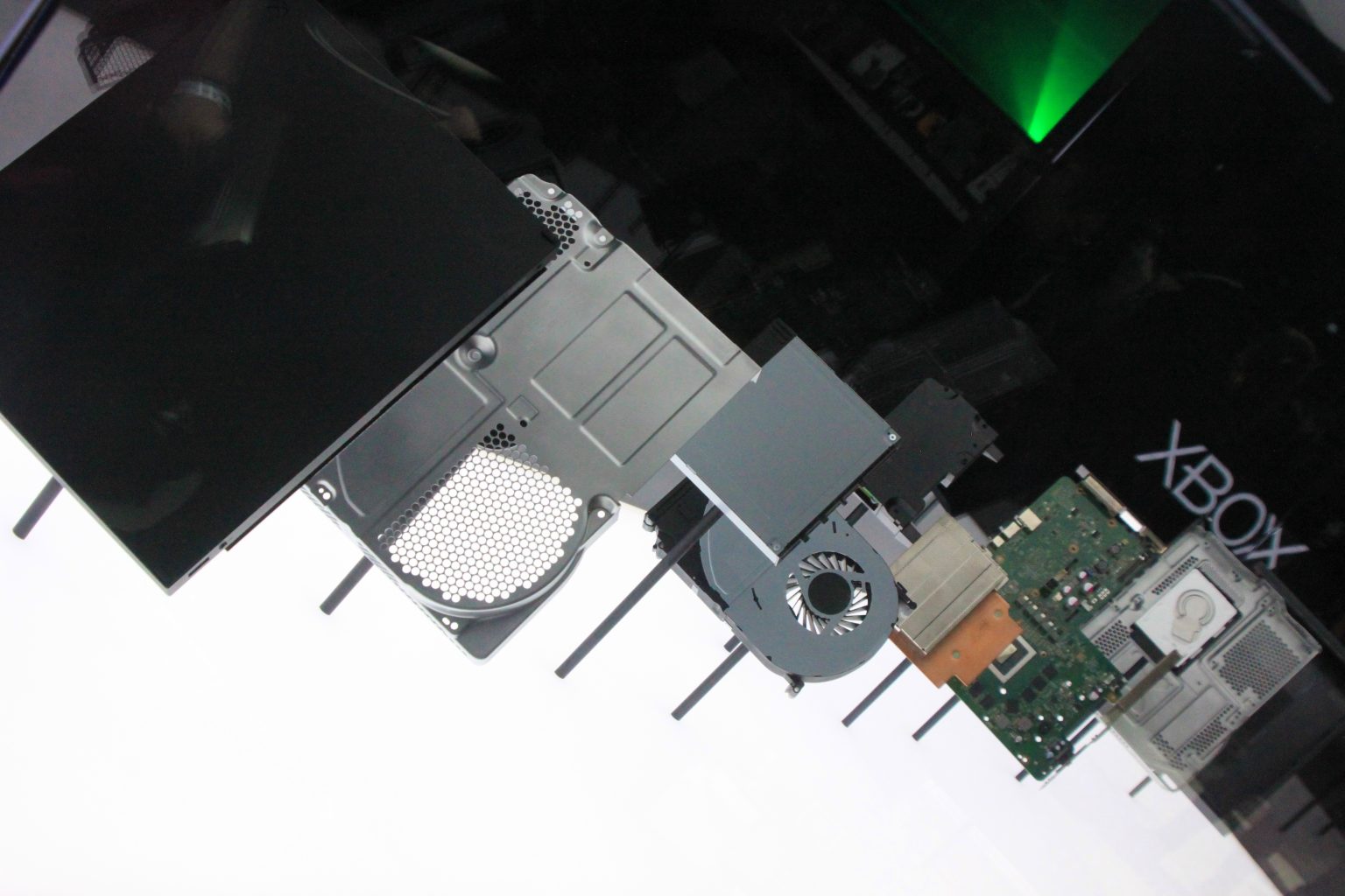 Gallery: Our first up-close look at one Xbox One X… box - Ars Technica