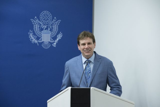 Who owns Snopes? Fracas over fact-checking site now front and center ...