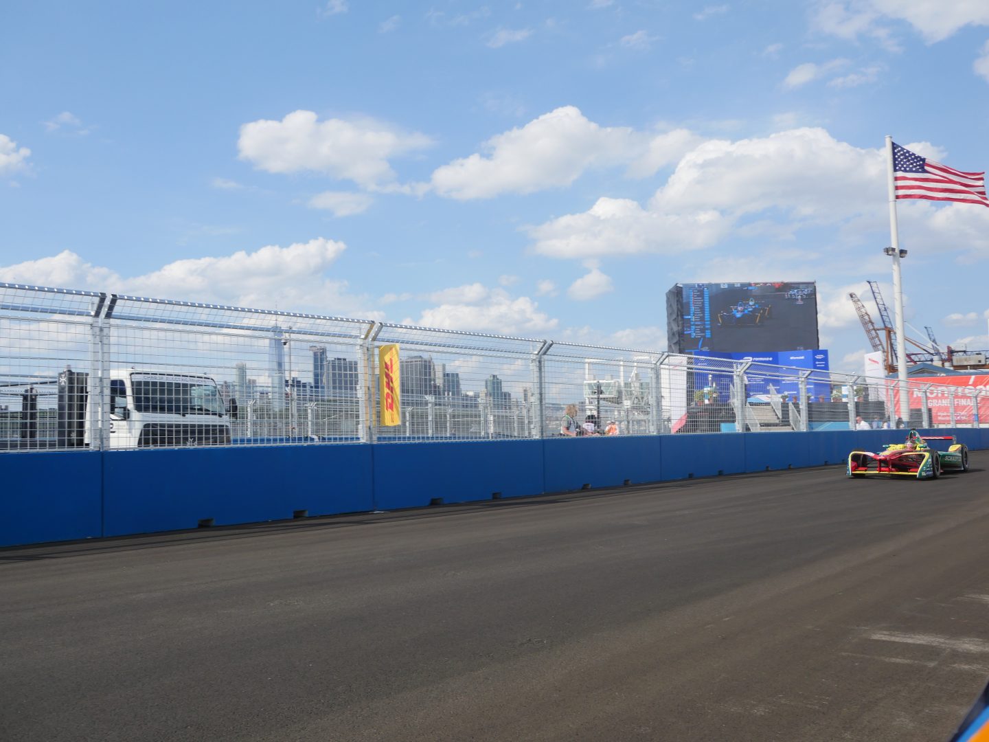 Formula E wows the crowds with street racing in NYC - Ars Technica