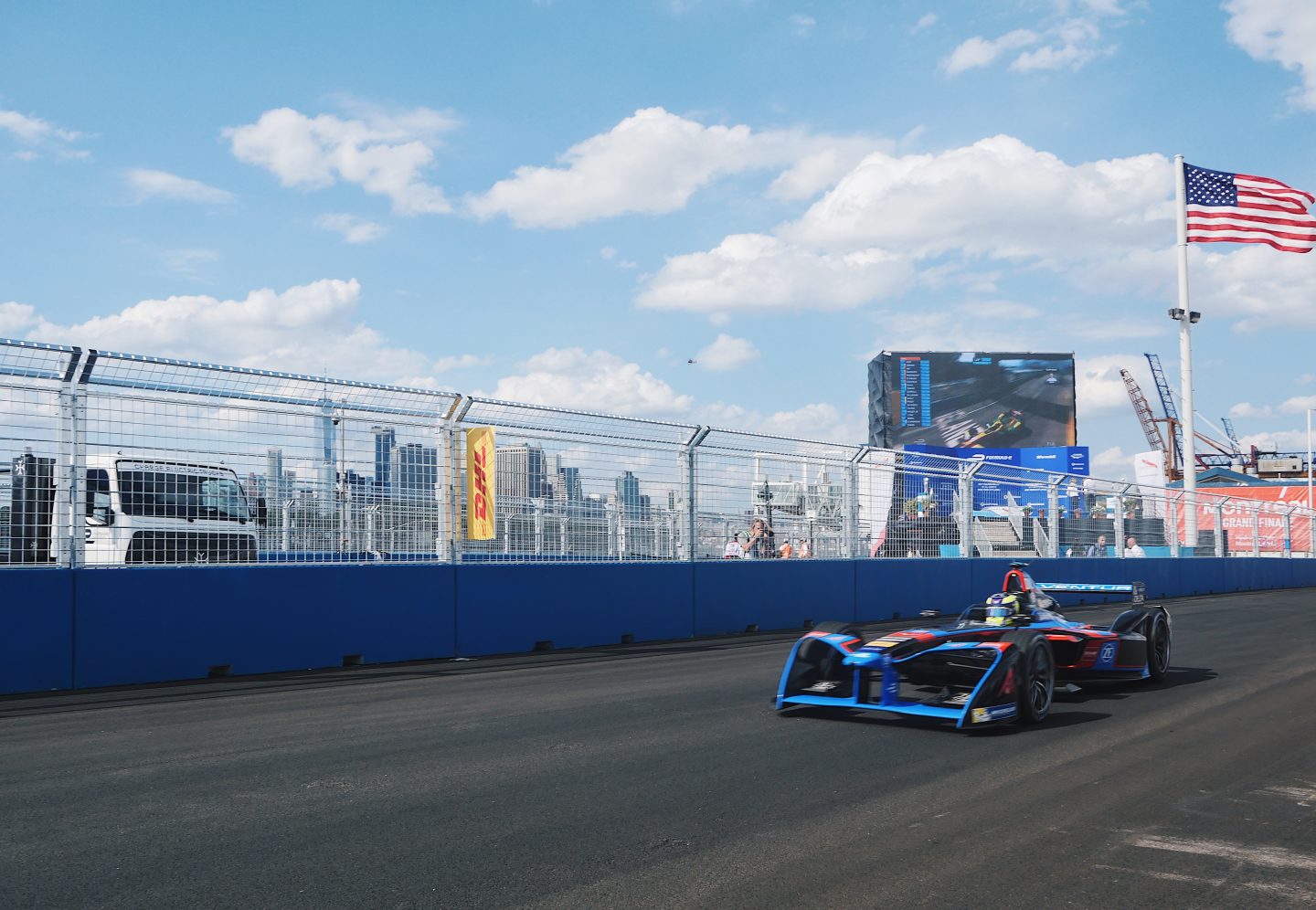 Formula E wows the crowds with street racing in NYC - Ars Technica