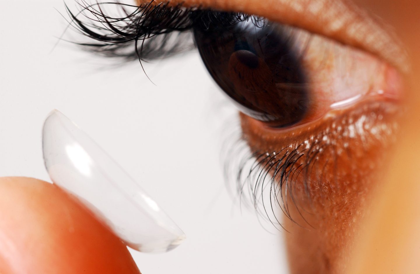 Woman goes in for cataract surgery, has 27 contact lenses removed from ...