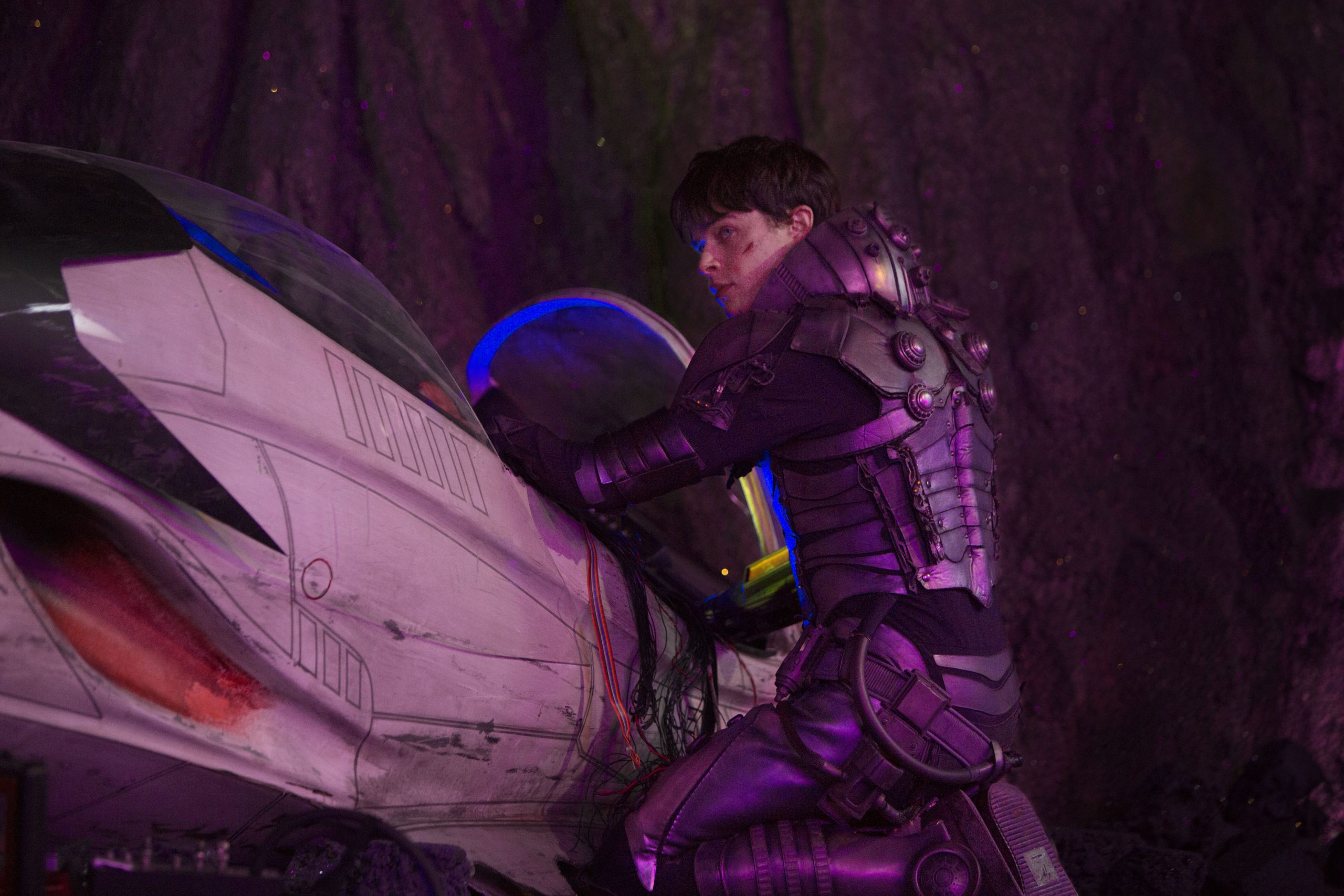 Spectacular visuals, cheerfully silly tone rescue Valerian film - Ars ...