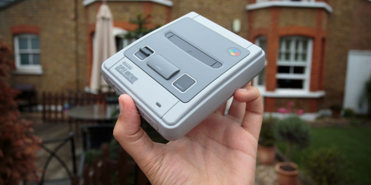 SNES Classic Mini: Quick preview by someone who has never barrel rolled ...