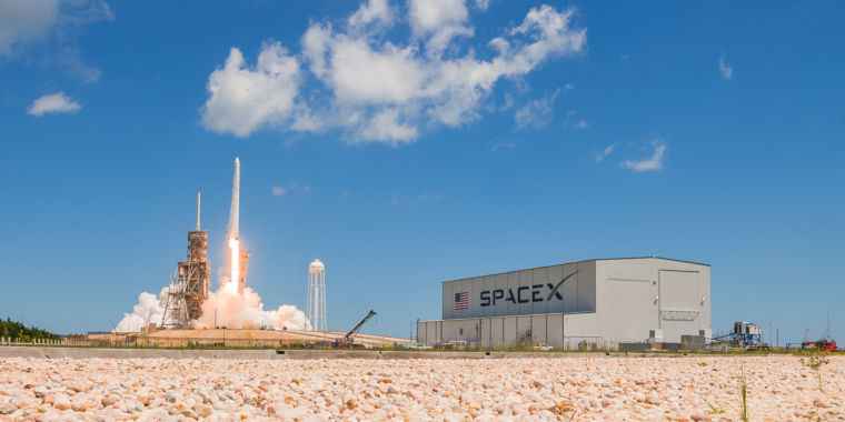 A high profile SpaceX investor tells a datacenter crowd why he believes ...
