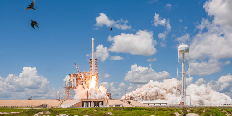 These launch photos of Monday’s SpaceX flight are pretty amazing | Ars ...