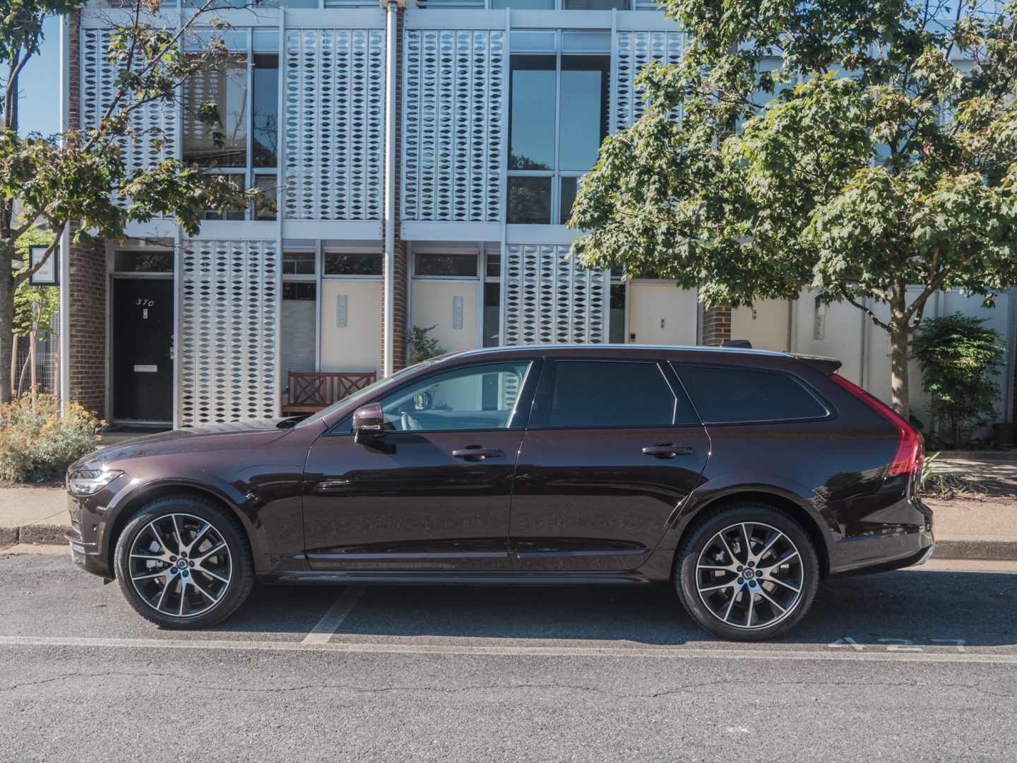 The 2017 Volvo V90 Cross Country, a brown station wagon for the 21st ...