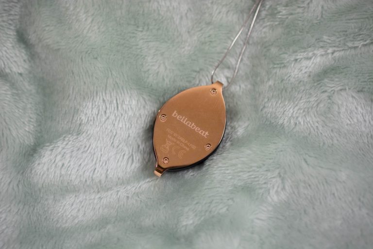 Smart jewelry tested: do beautiful devices have the brains to compete ...