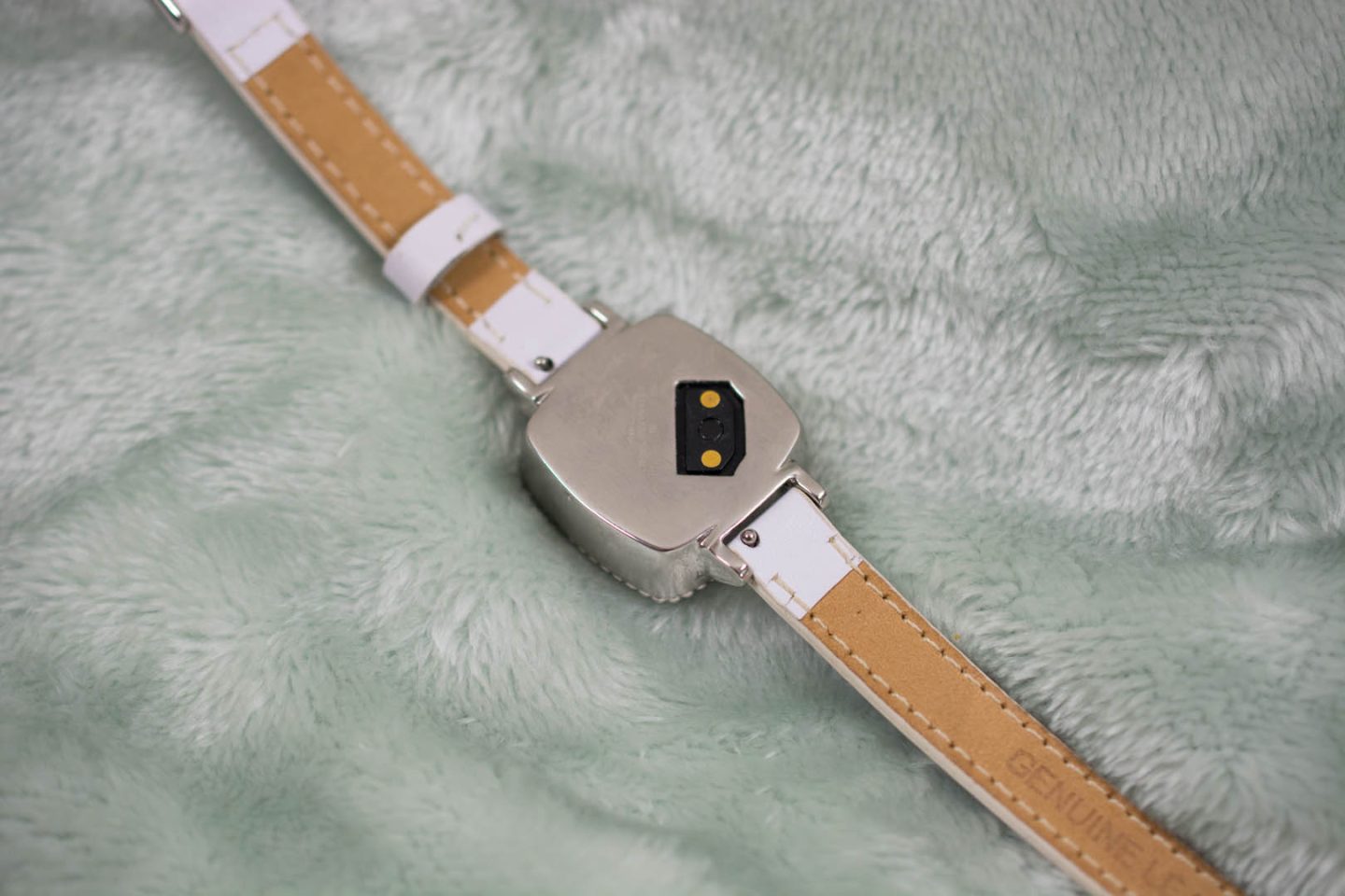 Smart jewelry tested: do beautiful devices have the brains to compete ...