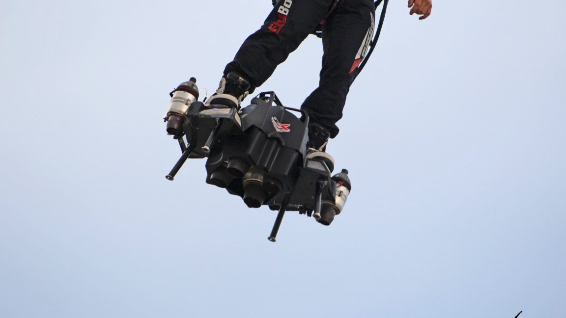 Boeing offers $1 million prize for inventing a personal flying machine ...