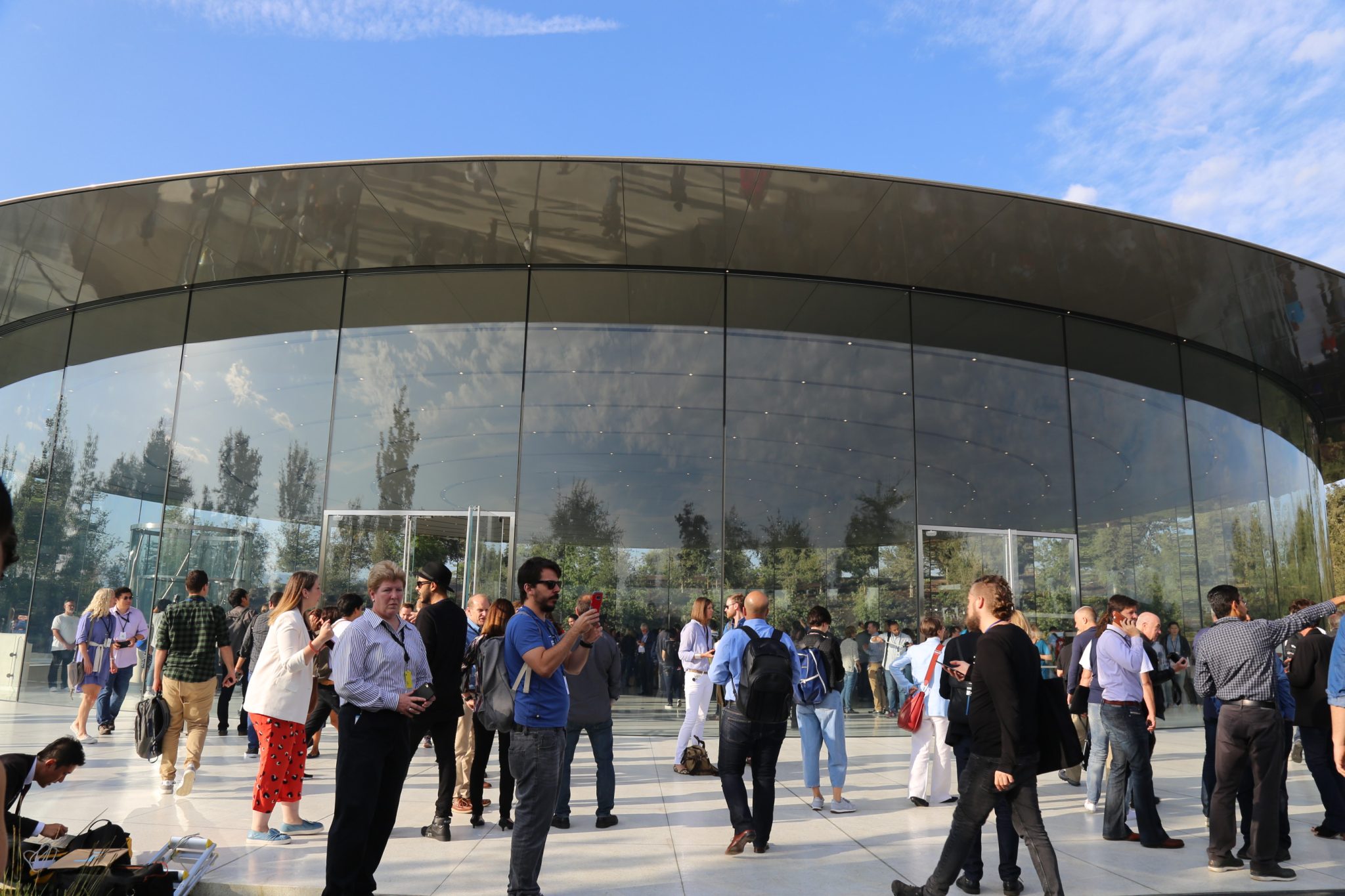 A look inside the new Steve Jobs Theater at Apple’s spaceship campus ...
