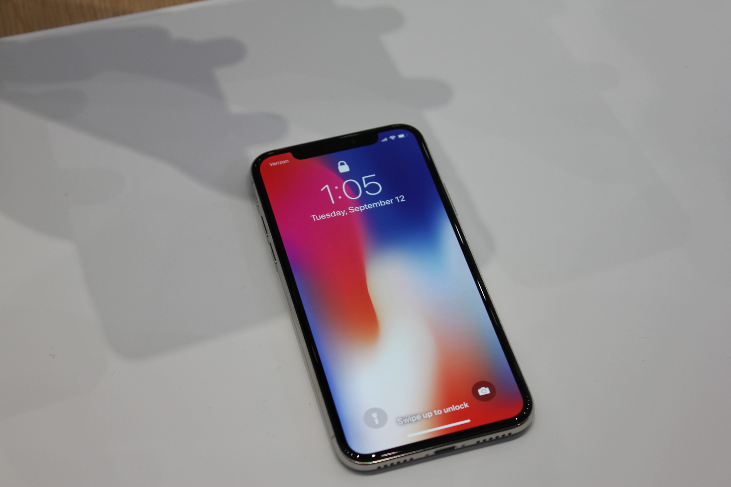 Hands on with the iPhone X: OLED and HDR outshine the other features ...