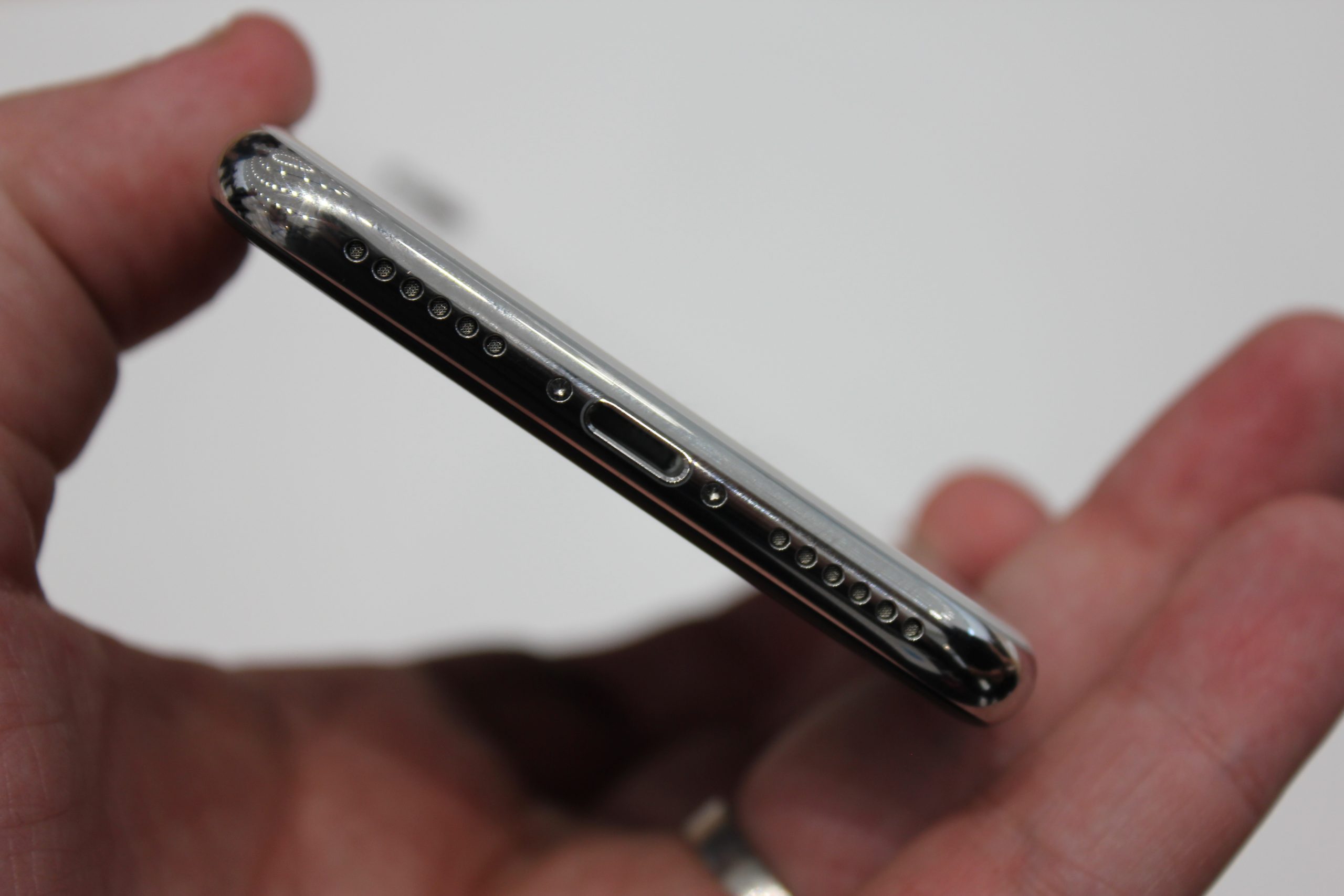 Hands on with the iPhone X: OLED and HDR outshine the other features ...