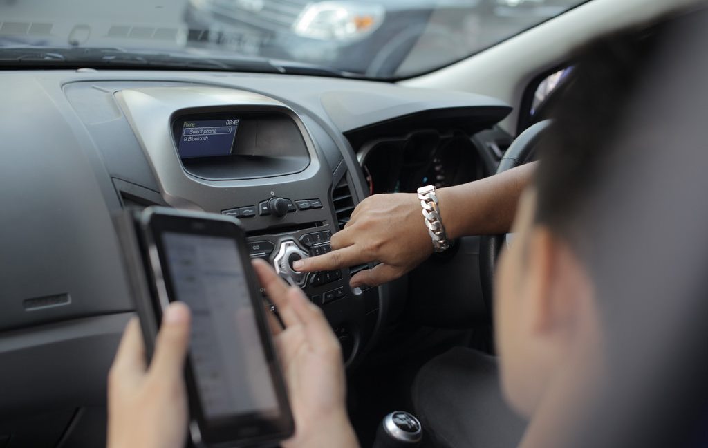 Billions of devices imperiled by new clickless Bluetooth attack - Ars ...