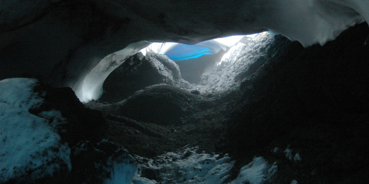 Volcanic ice caves on Antarctica may host complex life | Ars Technica