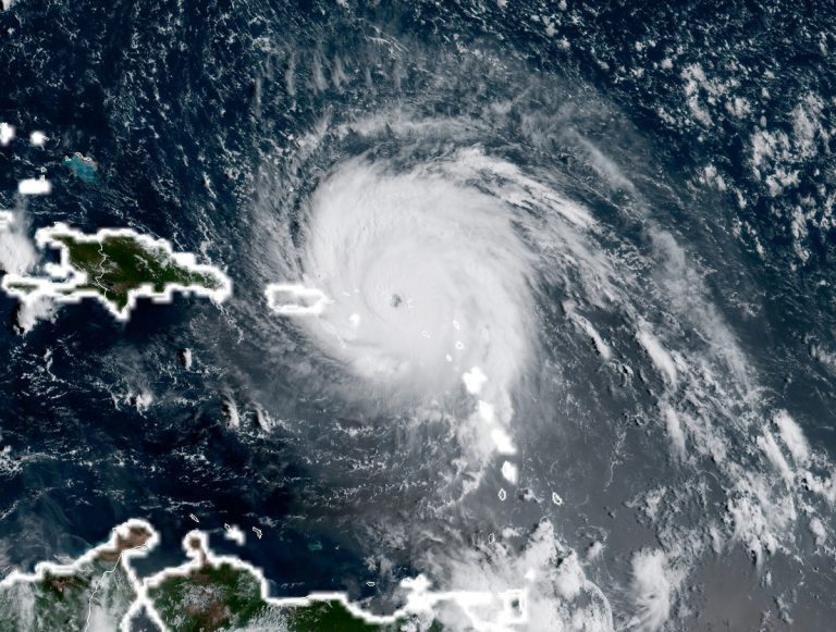 Please, please stop sharing spaghetti plots of hurricane models - Ars ...