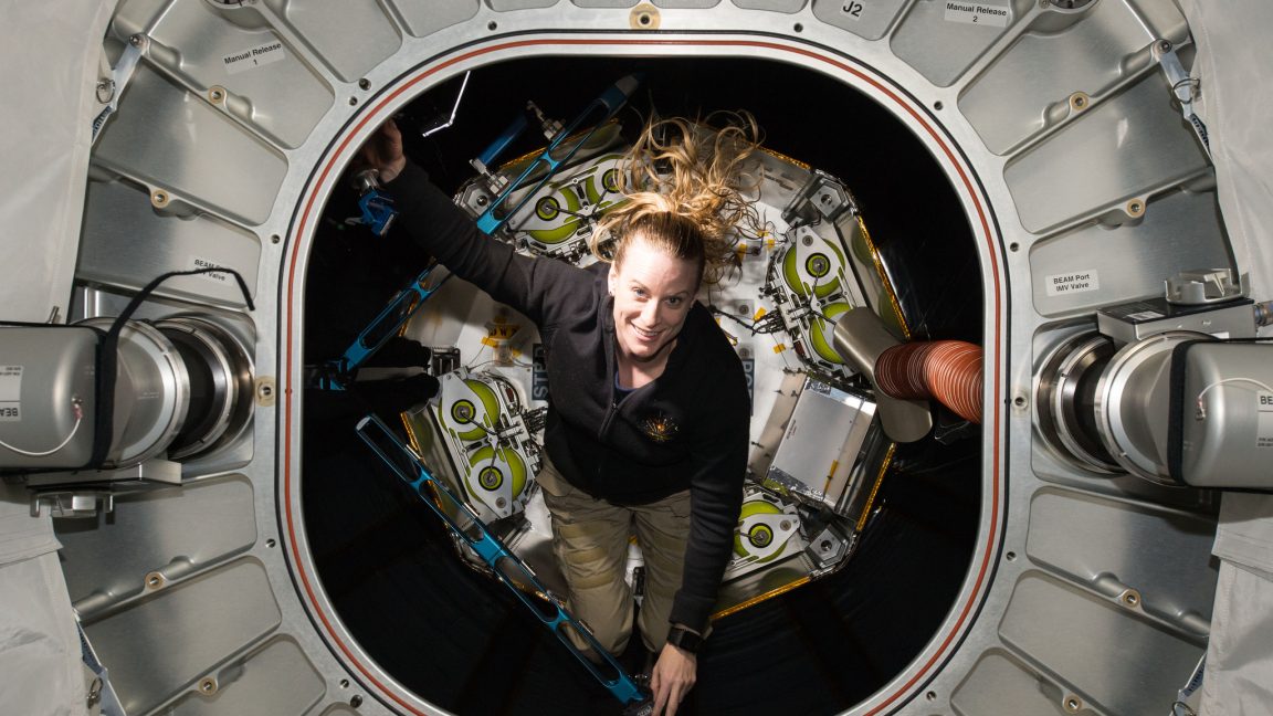 NASA tries an inflatable room on the space station, likes it - Ars Technica