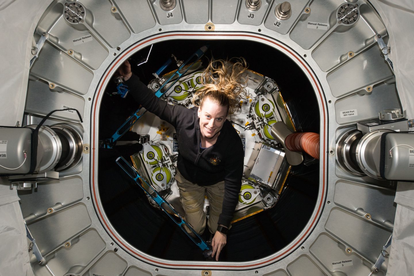NASA tries an inflatable room on the space station, likes it - Ars Technica
