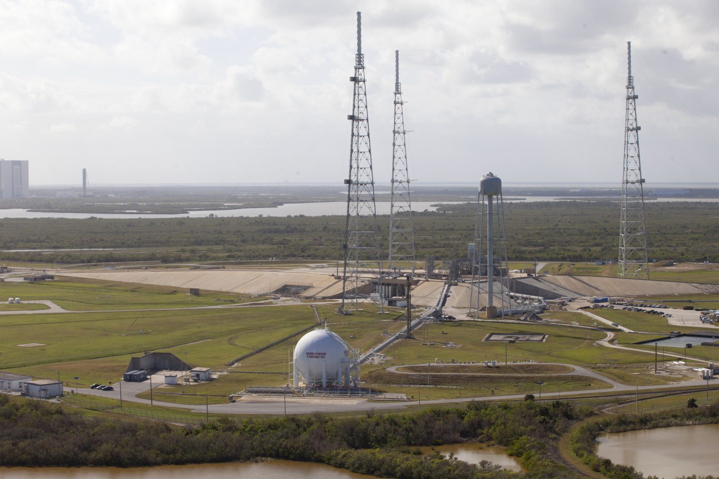 NASA spends $1 billion for a launch tower that leans, may only be used ...