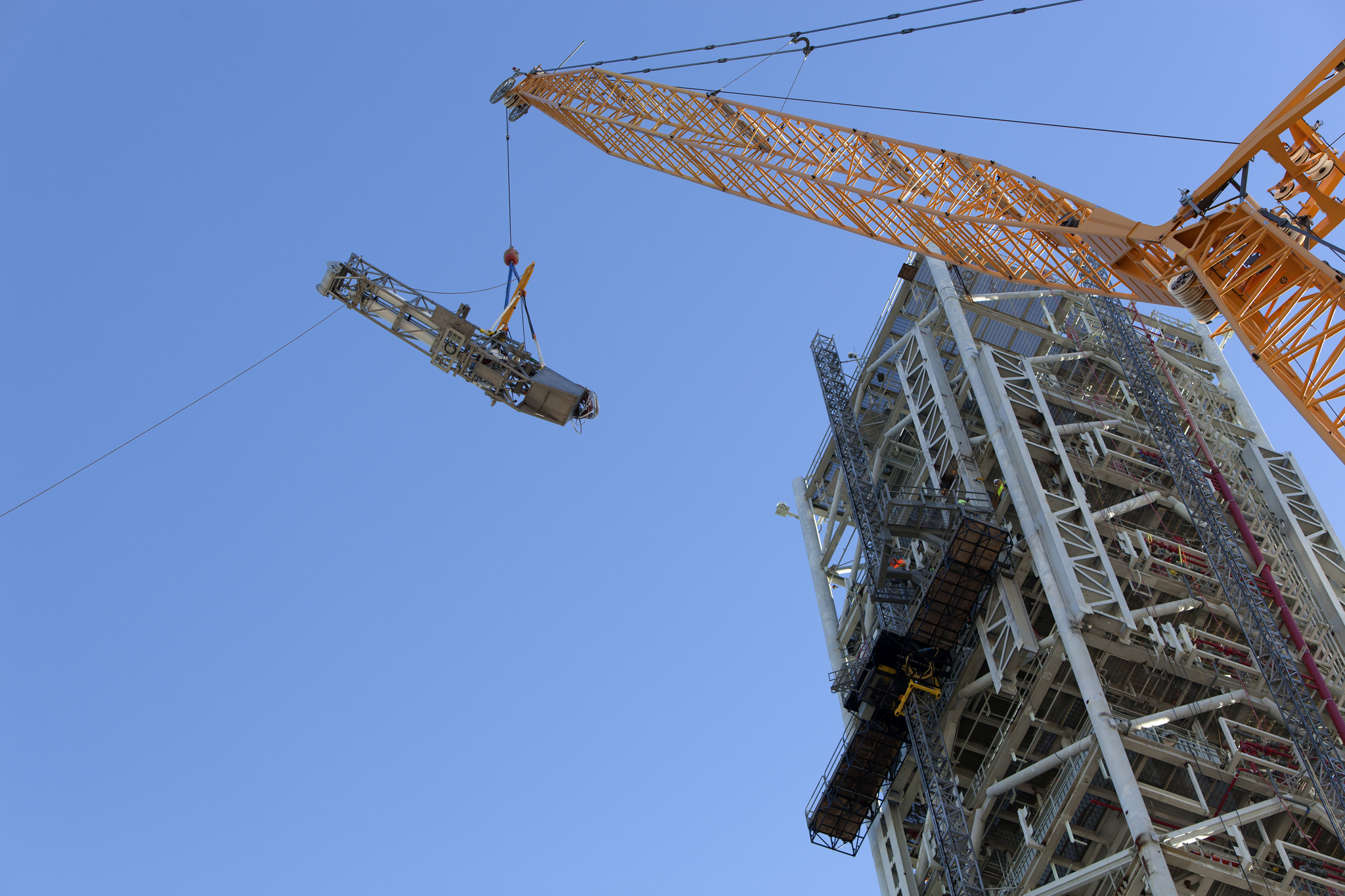 NASA spends $1 billion for a launch tower that leans, may only be used ...