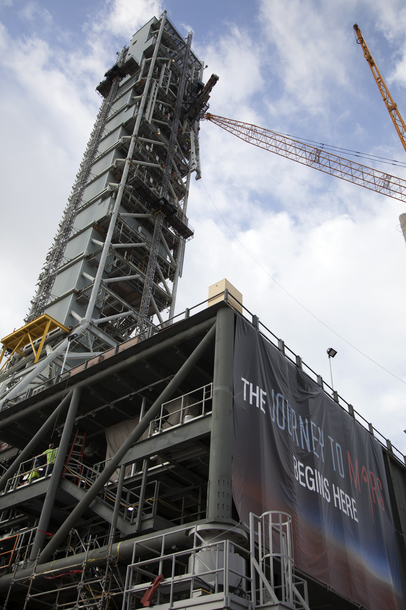 NASA spends $1 billion for a launch tower that leans, may only be used ...