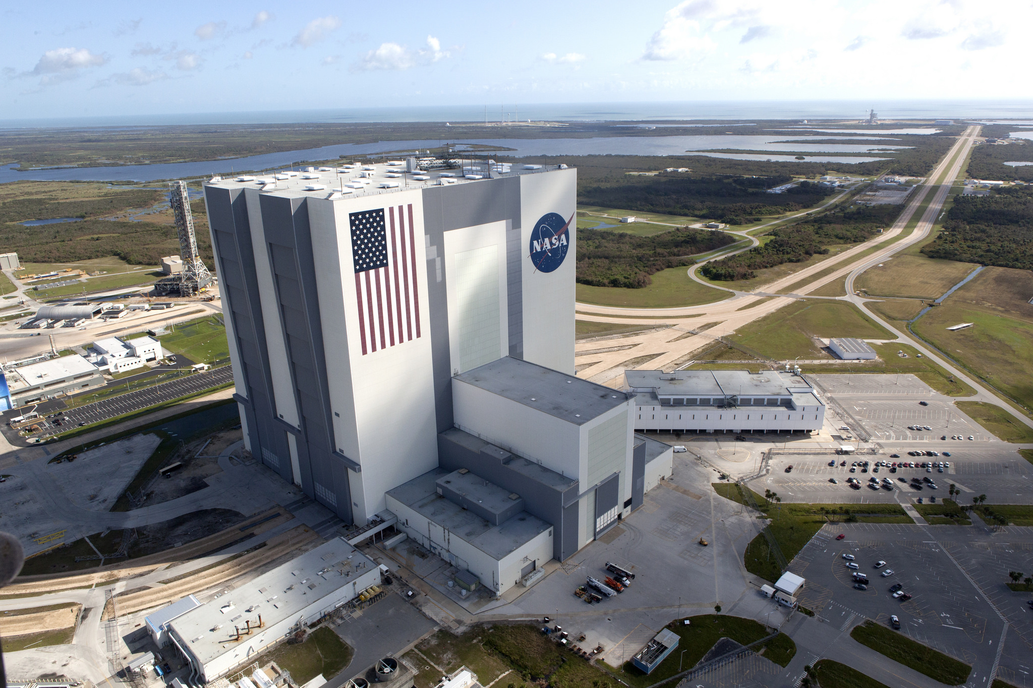 NASA spends $1 billion for a launch tower that leans, may only be used ...
