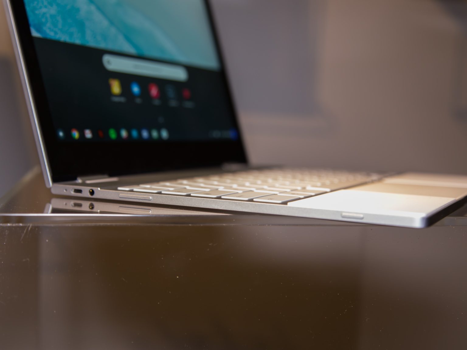 Google Pixelbook hands-on: Stunning hardware with the usual limited OS ...