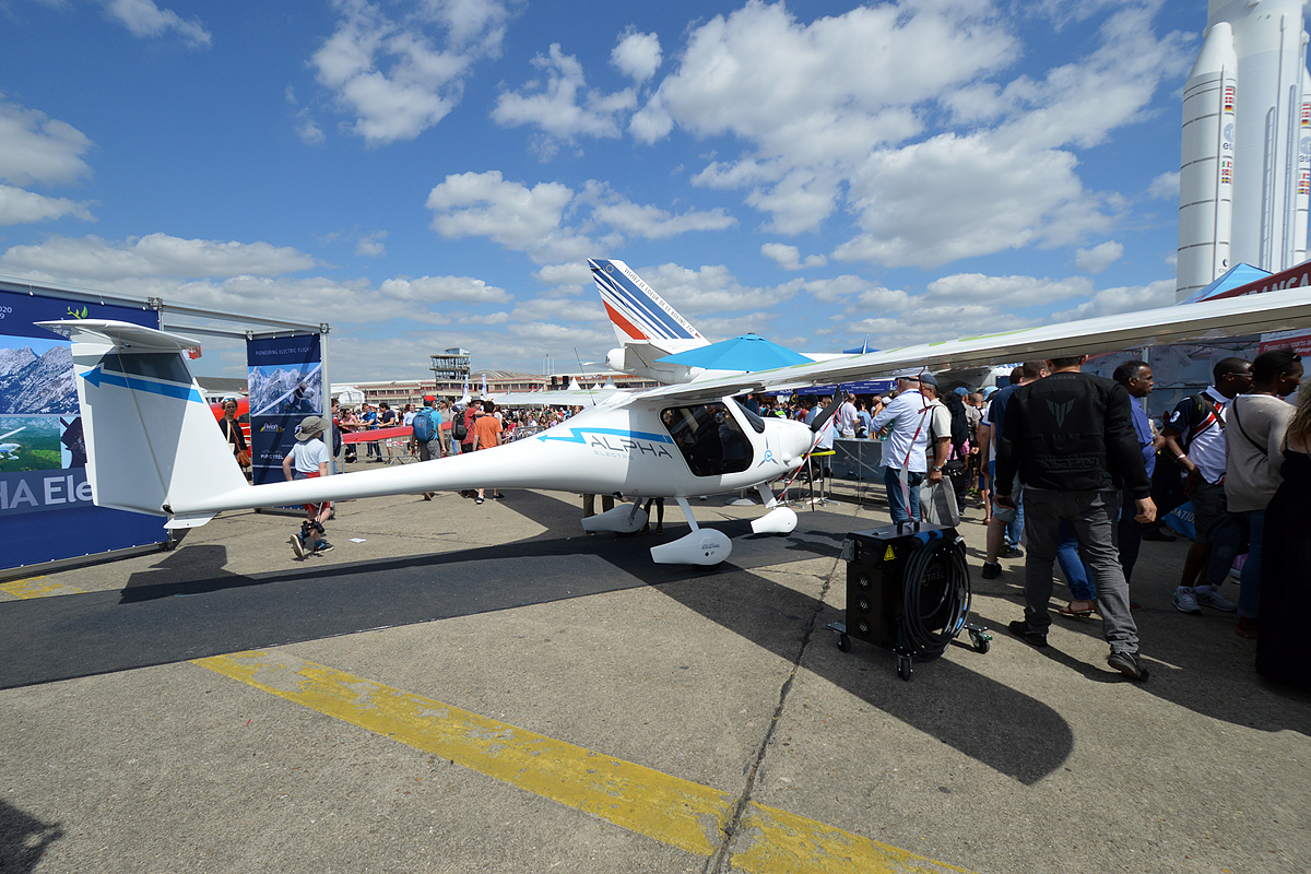 Airline plans to use electric airplanes in 10 years—is that possible ...