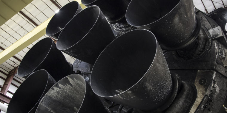 An experimental SpaceX rocket engine has exploded in Texas | Ars Technica