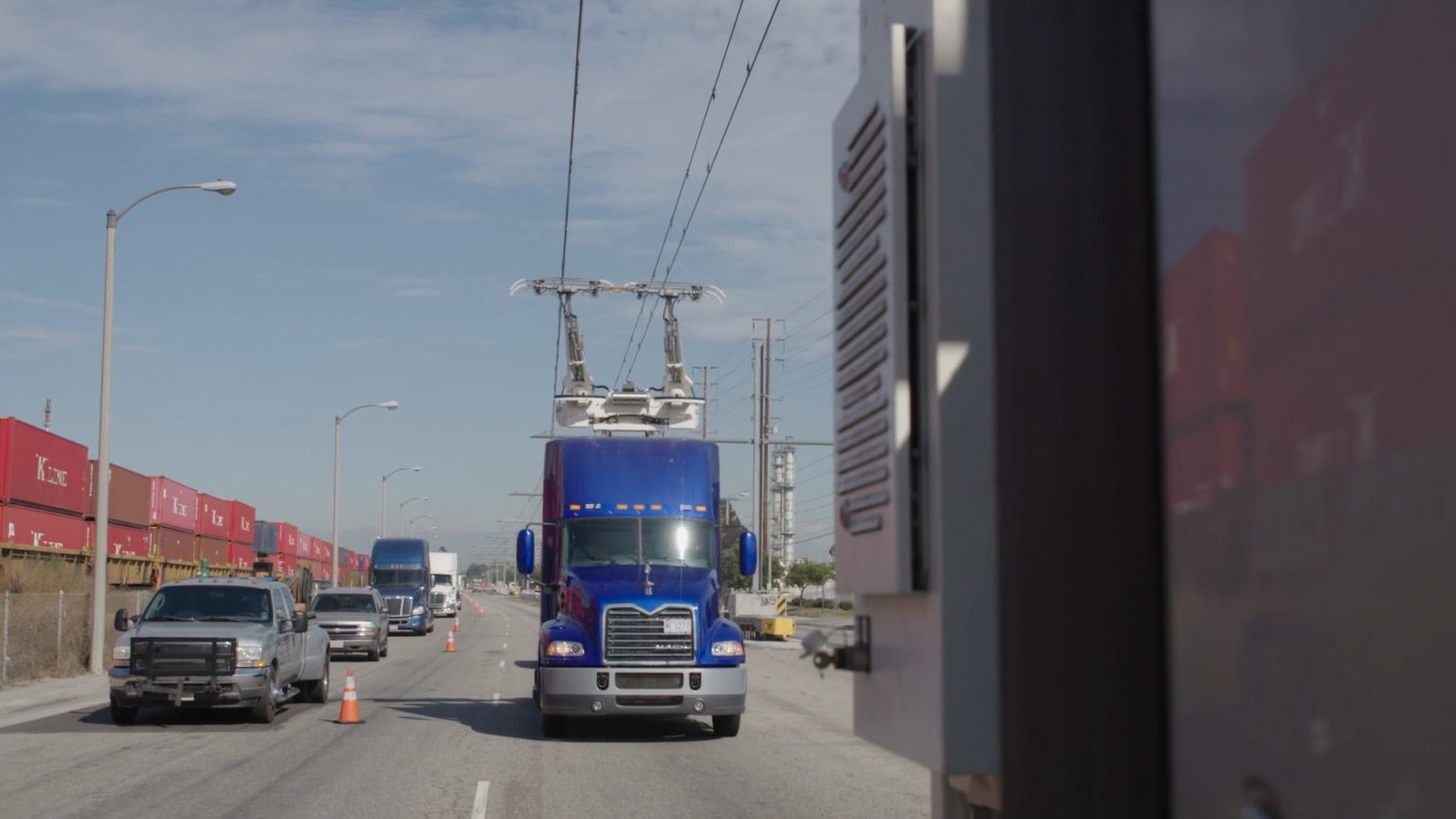 One way to curb freight emissions: Put trucks on an electric catenary ...