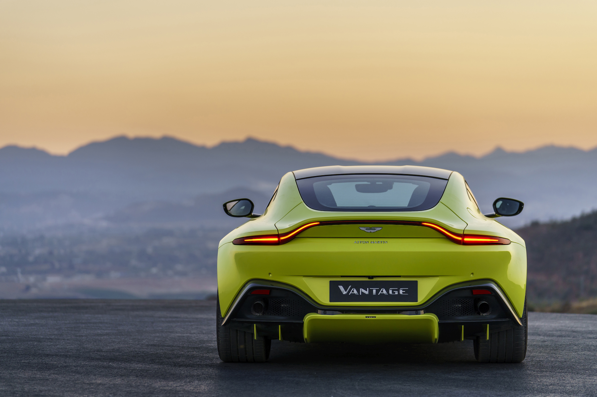 Aston Martin reveals its all-new Vantage, a 503hp V8 sports car - Ars ...