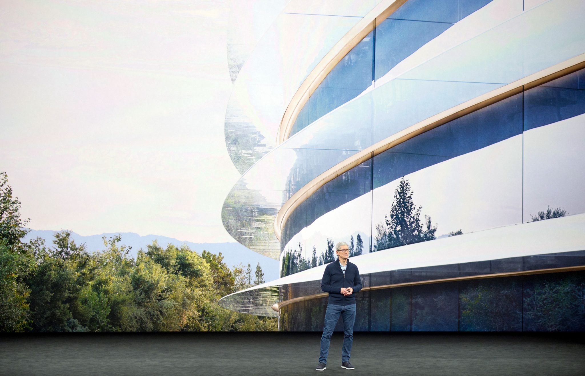 Bloomberg stands by Chinese chip story as Apple, Amazon ratchet up ...