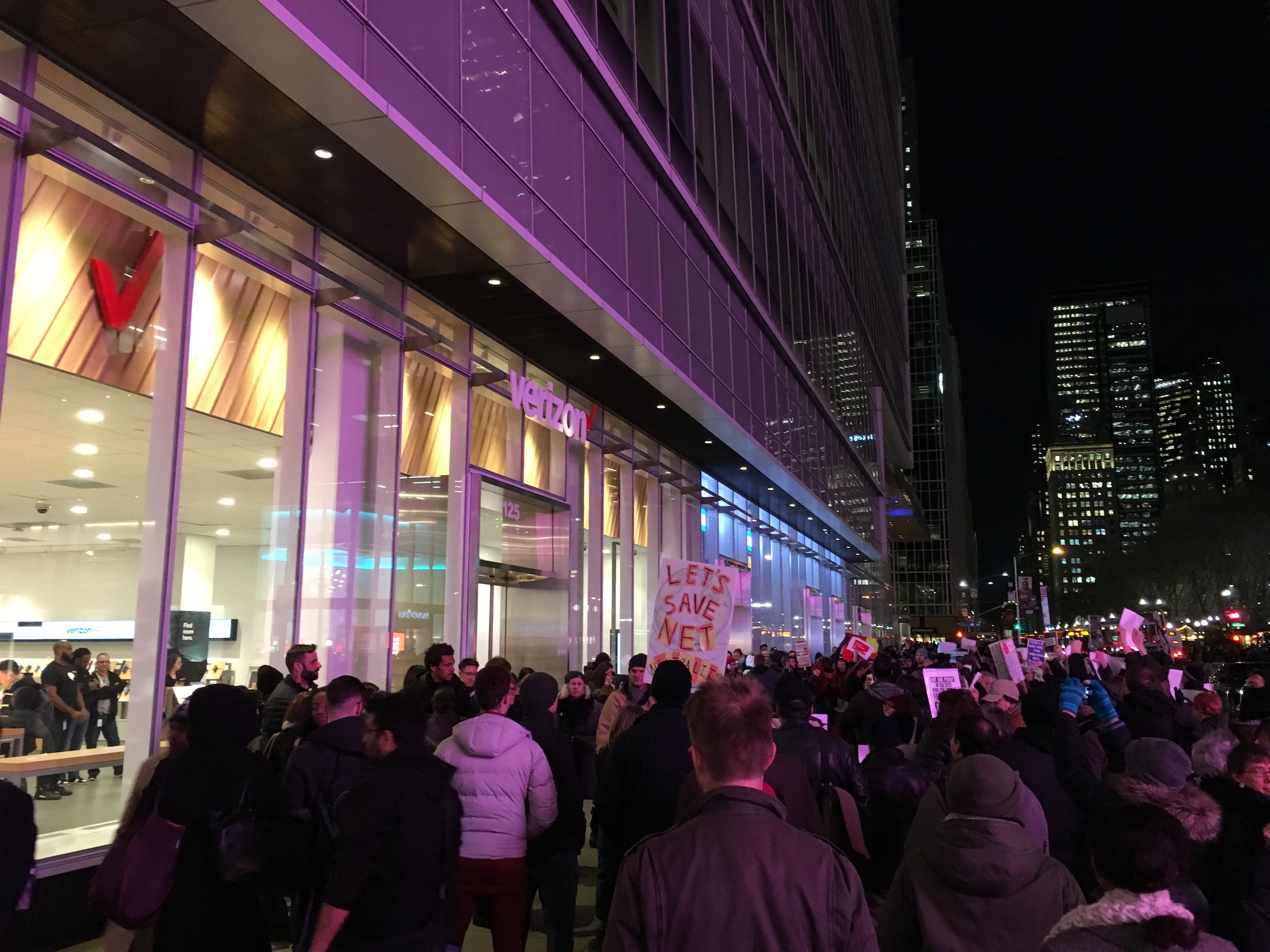 “Face reality! We need net neutrality!” Crowds chant across the country ...