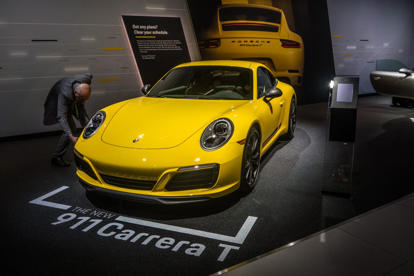 Lightweight and made for fun—Porsche brings out the 911T for us purists ...