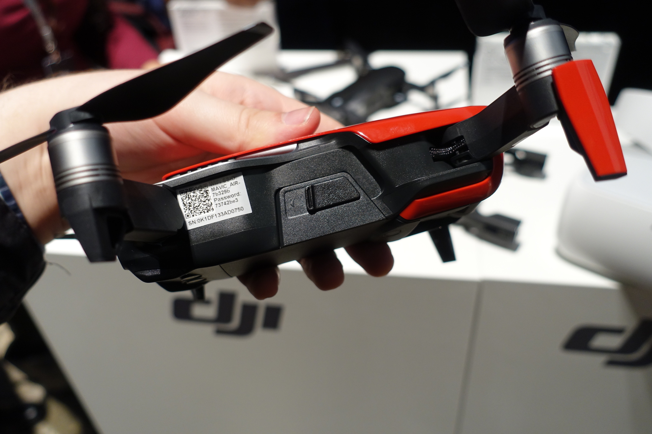 Hands-on: DJI’s new Mavic Air is a beefed-up Spark with 4K video - Ars ...