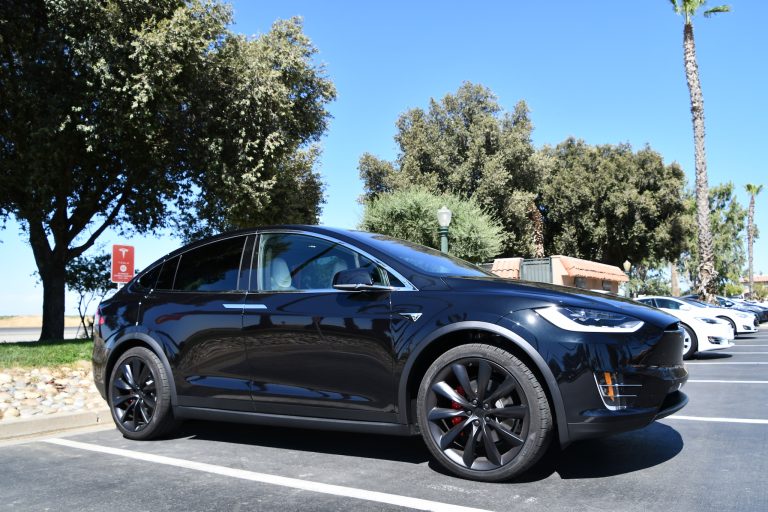 Tesla’s Model X: A lovely roadtripper with stiff daily driving ...