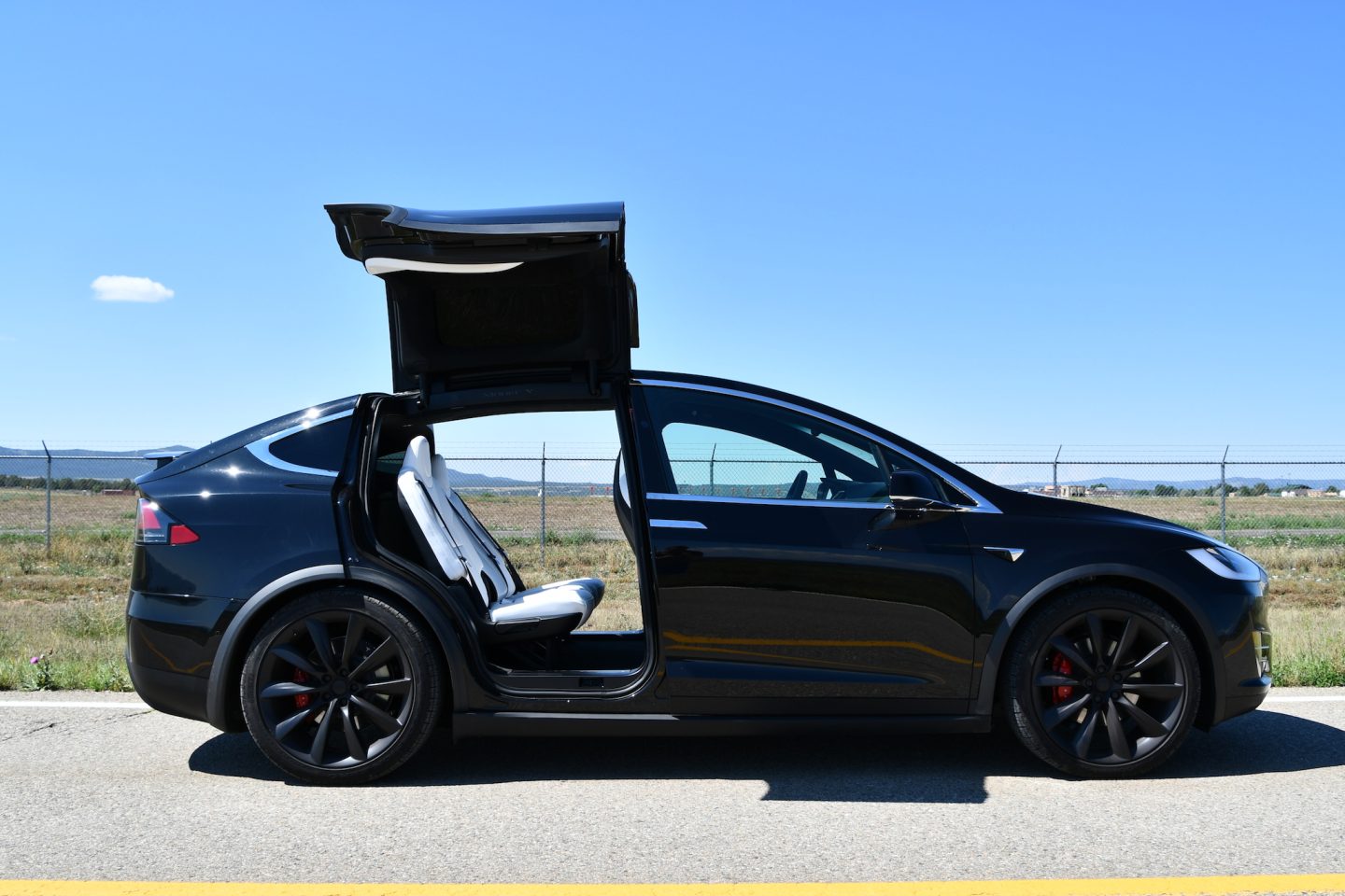 Tesla’s Model X: A lovely roadtripper with stiff daily driving ...