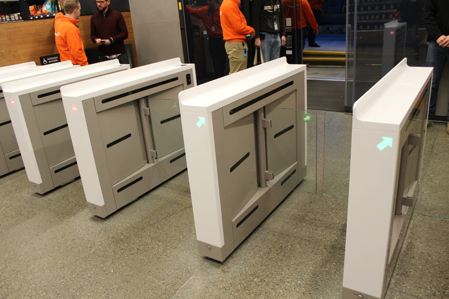 Amazon Go debuts, and its prying cameras foil our shoplifting attempts ...