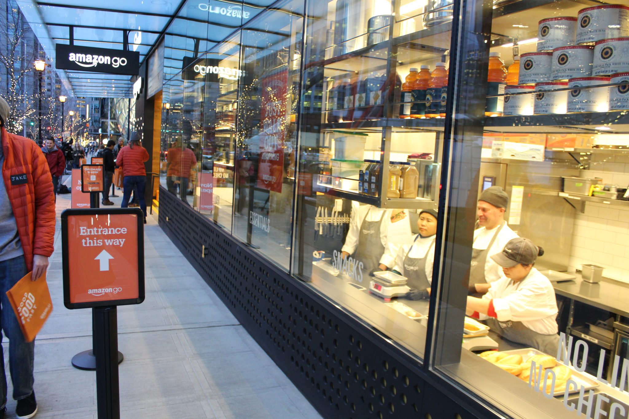 Amazon Go debuts, and its prying cameras foil our shoplifting attempts ...